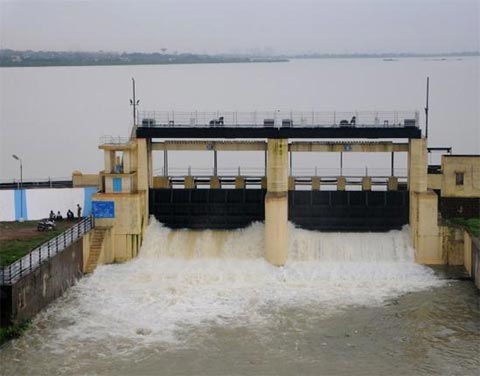 Live Chennai: Water level of Puzhal Lake (Red Hills Lake) and updates ...