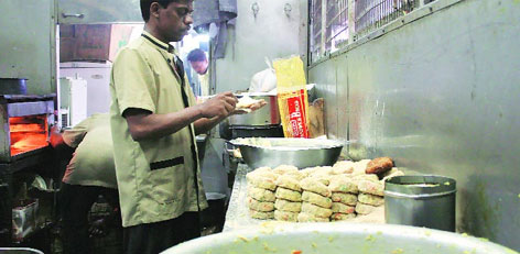 Live Chennai: Indian Railway: Plan to close pantry cars in trains and ...