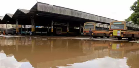 Live Chennai: Bus terminus flooded now in Chennai, many passengers face ...