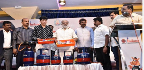 Live Chennai: Minister inaugurates the sales of new LPG cooking gas ...
