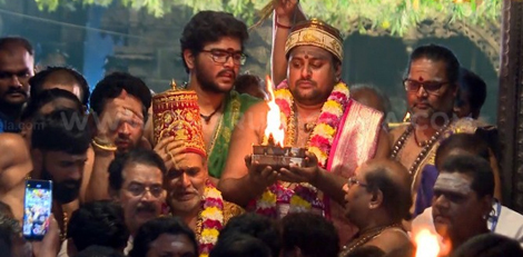 Live Chennai: Karthigai Deepam 2024: Bharani Deepam Lit at ...